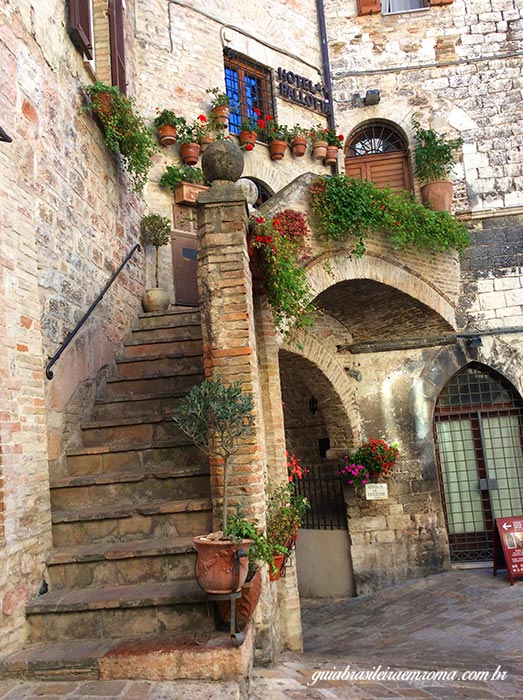 assis_cidade_medieval_ruelas_guia_brasileira.jpg | Roma e Florença em ...